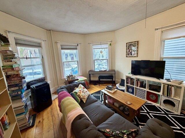 house with 6 bedroom, Somerville MA DS104044902