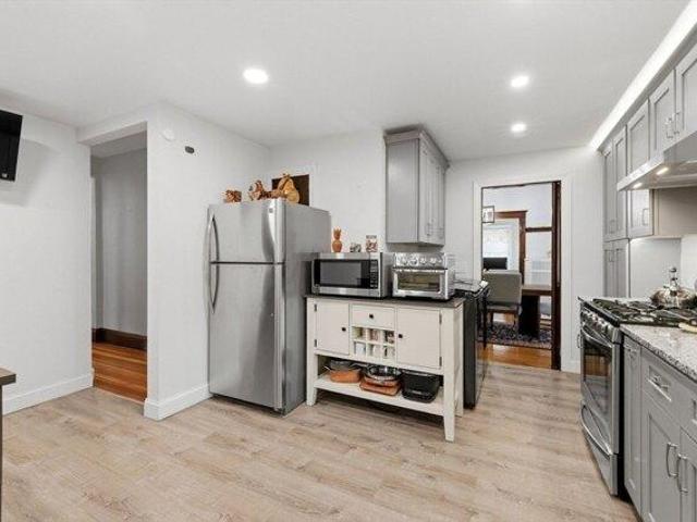 house with 6 bedroom, Somerville MA ES104261476