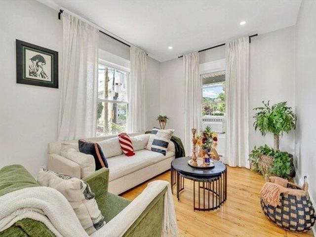 house with 6 bedroom, Somerville MA ES105060923