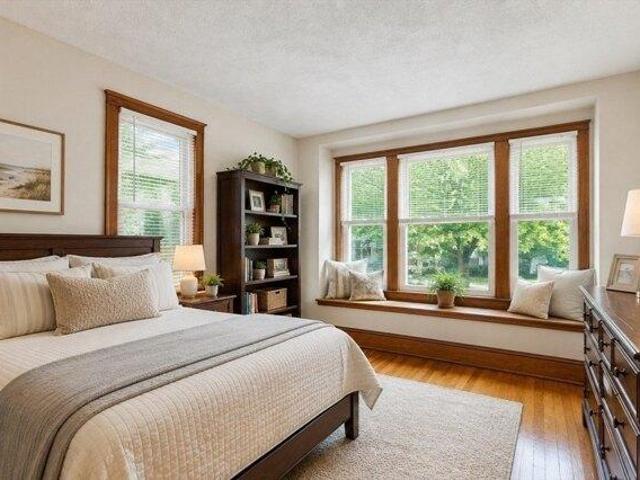 house with 6 bedroom, Somerville MA ES105144405