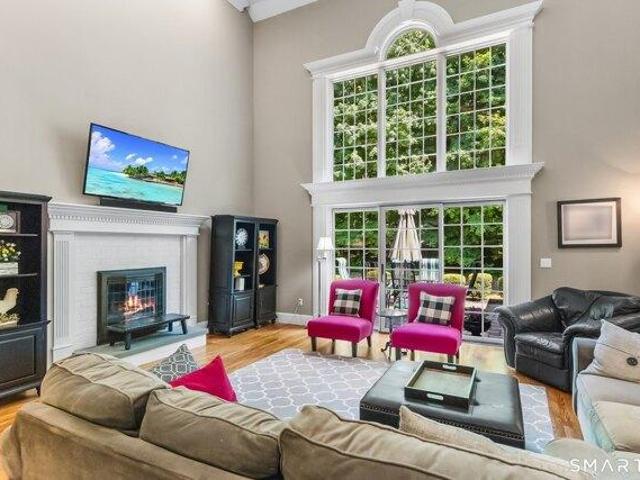 house with 6 bedroom, South Windsor CT ES104720297