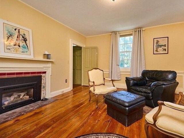 house with 6 bedroom, South Hadley MA ES105204967