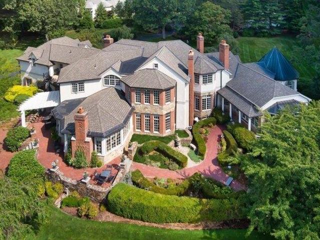 house with 6 bedroom, Southborough MA ES104869546