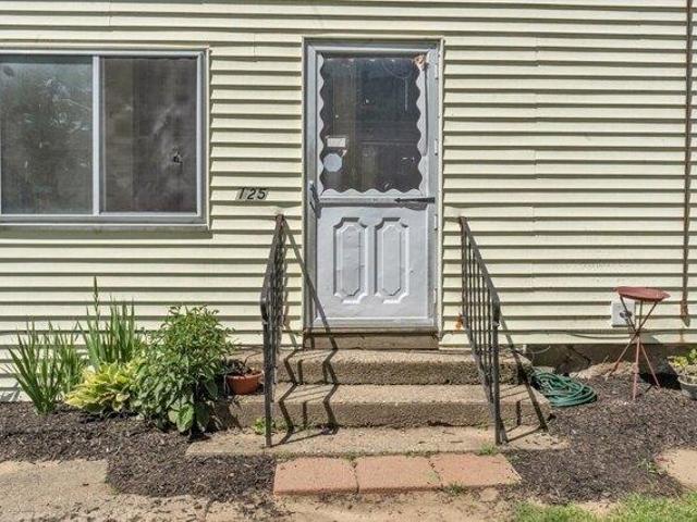 house with 6 bedroom, Southbridge MA ES104903430