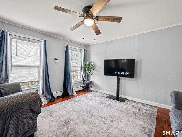 house with 6 bedroom, Southington CT ES104440376