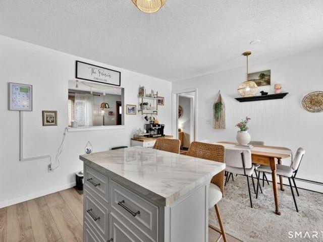 house with 6 bedroom, Southington CT ES105123973