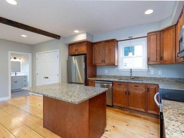 house with 6 bedroom, Spencer MA ES105105150