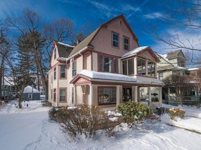 house with 6 bedroom, Springfield MA DLS102446751