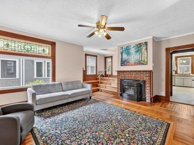 house with 6 bedroom, Springfield MA DS104330388