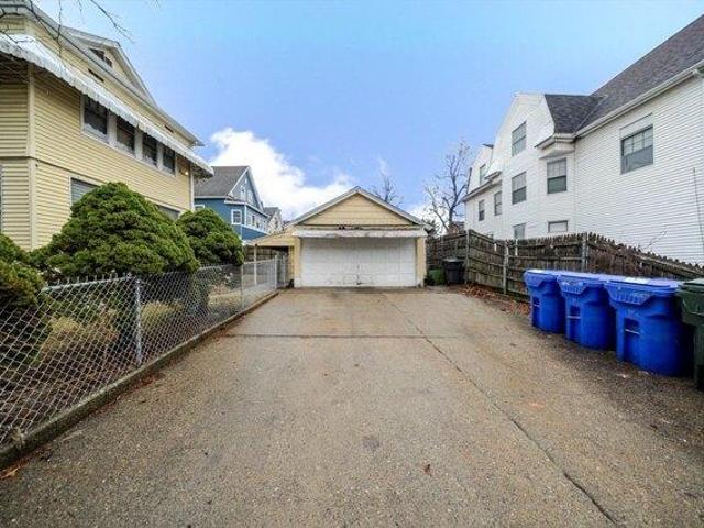 house with 6 bedroom, Springfield MA ES103496892