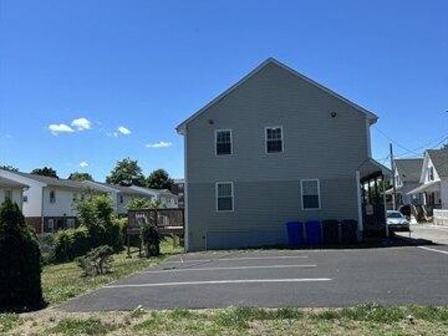 house with 6 bedroom, Springfield MA ES103548487