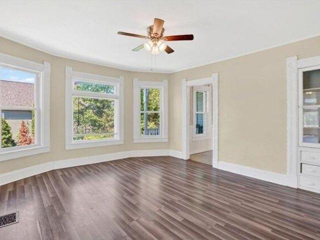 house with 6 bedroom, Springfield MA ES103774508