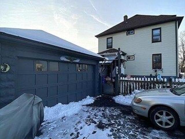 house with 6 bedroom, Springfield MA ES103887750