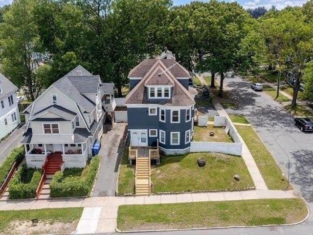 house with 6 bedroom, Springfield MA ES103809578