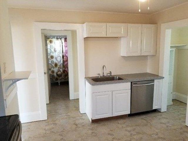 house with 6 bedroom, Springfield MA ES103932959