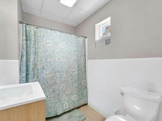 house with 6 bedroom, Springfield MA ES104441228