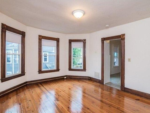 house with 6 bedroom, Springfield MA ES104994823