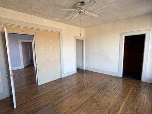 house with 6 bedroom, Springfield MA ES105080020