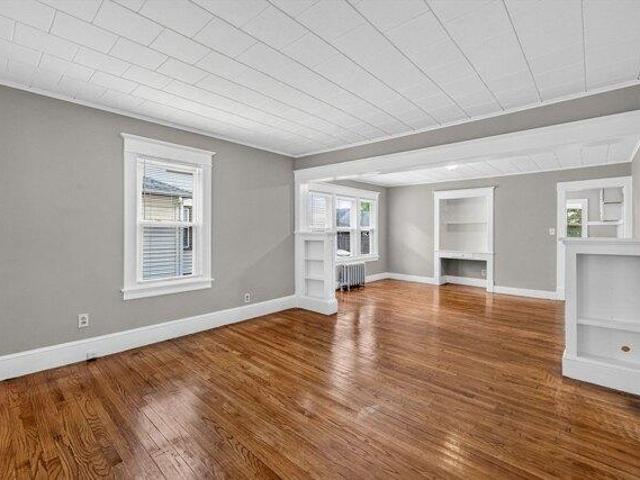 house with 6 bedroom, Springfield MA ES105092880