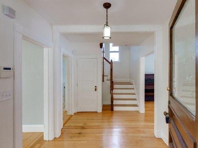 house with 6 bedroom, Springfield MA ES105096275
