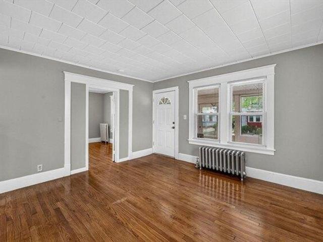 house with 6 bedroom, Springfield MA ES105113626