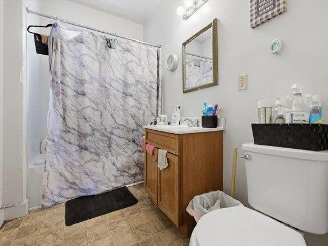 house with 6 bedroom, Springfield MA ES105123062