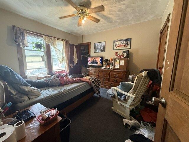 house with 6 bedroom, Springfield MA ES105229671
