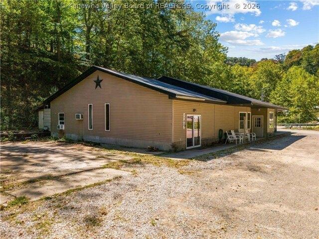 house with 6 bedroom, Spurlockville WV ES104902328