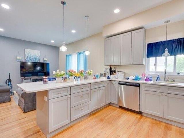 house with 6 bedroom, Stoneham MA ES103248829