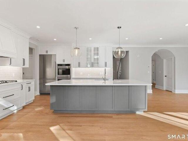 house with 6 bedroom, Stamford CT DLS101896531