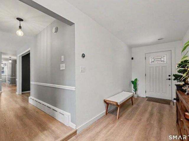 house with 6 bedroom, Stamford CT ES104848149