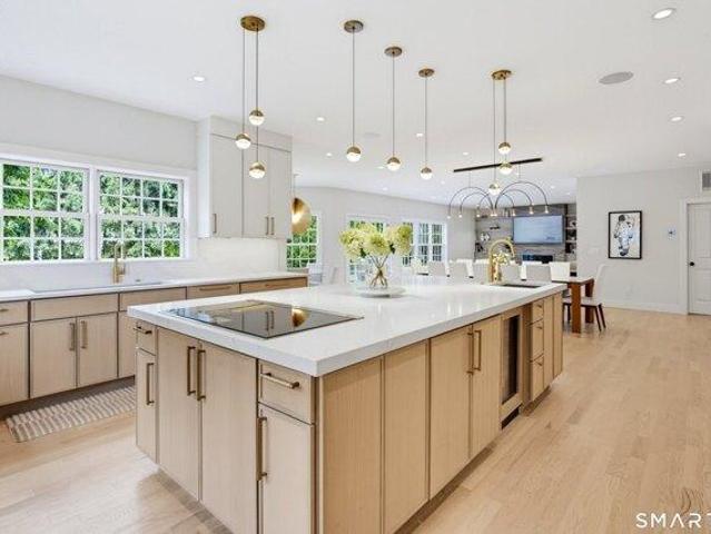 house with 6 bedroom, Stamford CT ES105159411