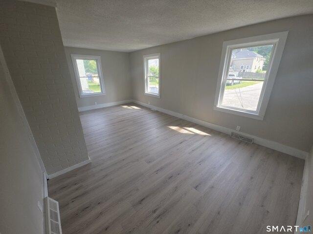 house with 6 bedroom, Sterling CT DS104351366