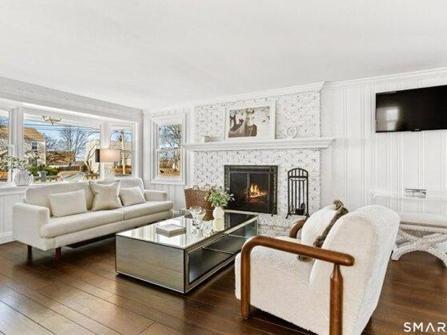 house with 6 bedroom, Stratford CT DLS102825927