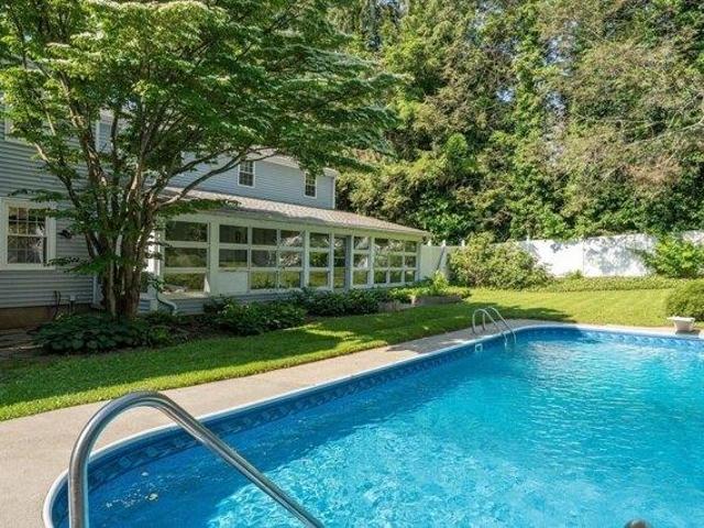 house with 6 bedroom, Sturbridge MA ES105123964