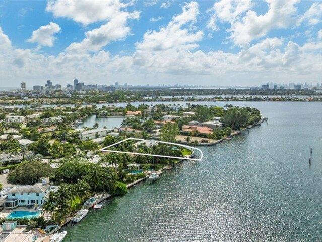 house with 6 bedroom, Surfside FL DS89184324