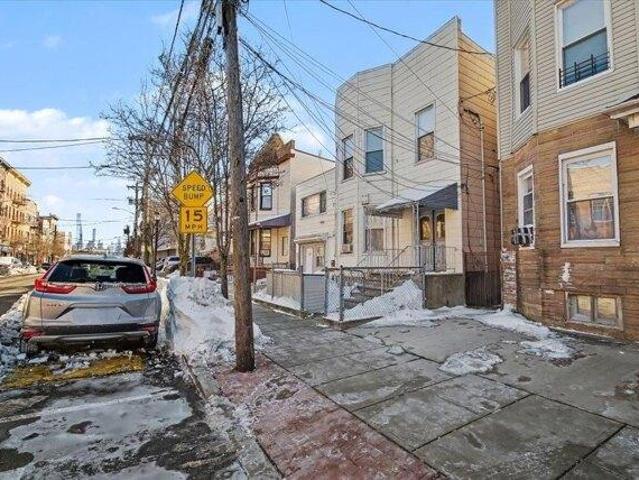 house with 7 bedroom, Union City NJ ES104833540