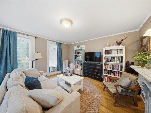 house with 7 bedroom, Uxbridge MA ES105080042