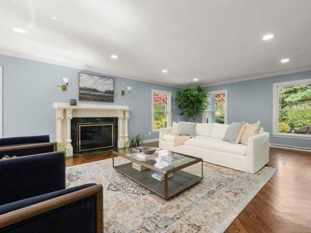 house with 7 bedroom, Weston MA ES104443156