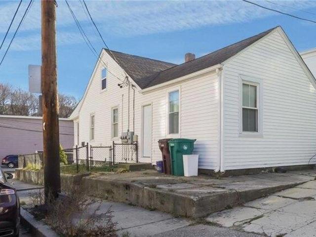 house with 7 bedroom, Woonsocket RI ES103223480