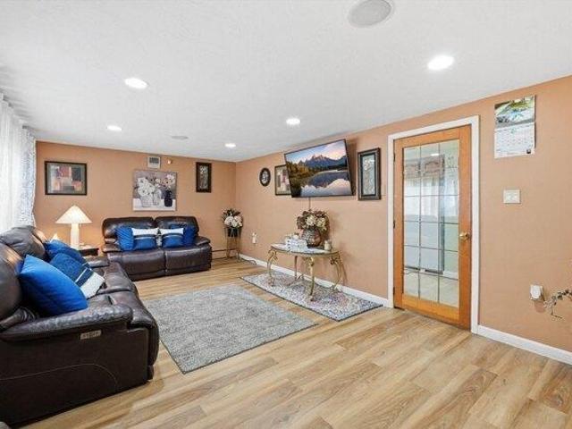 house with 7 bedroom, Worcester MA ES104850524