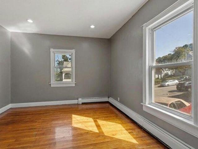 house with 7 bedroom, Worcester MA ES105157121