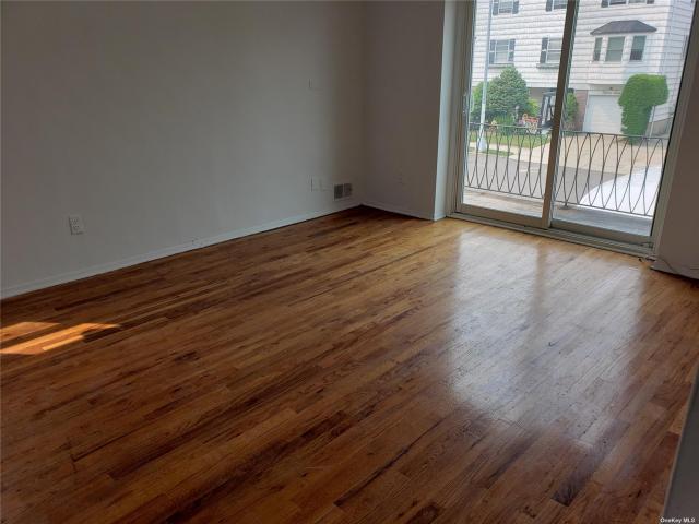house with 7 bedroom, Bayside NY ES72692285