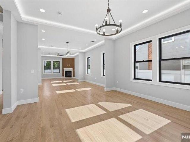 house with 7 bedroom, Bergenfield NJ ES104832365