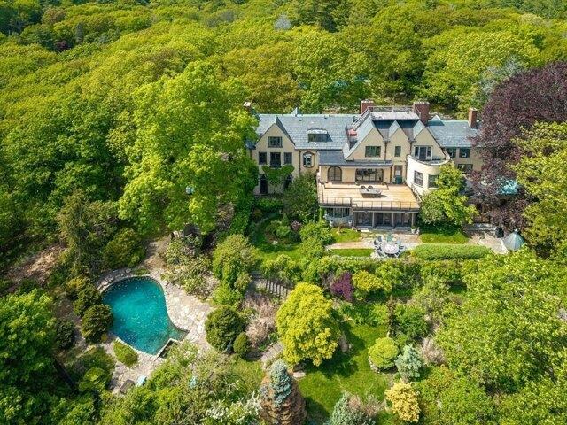 house with 7 bedroom, Beverly MA DLS102343645