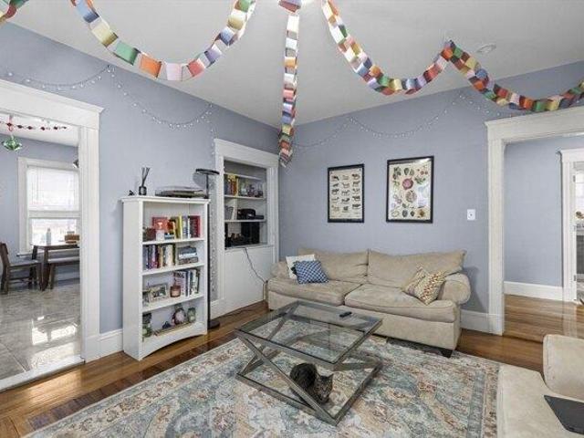 house with 7 bedroom, Boston MA ES105114083