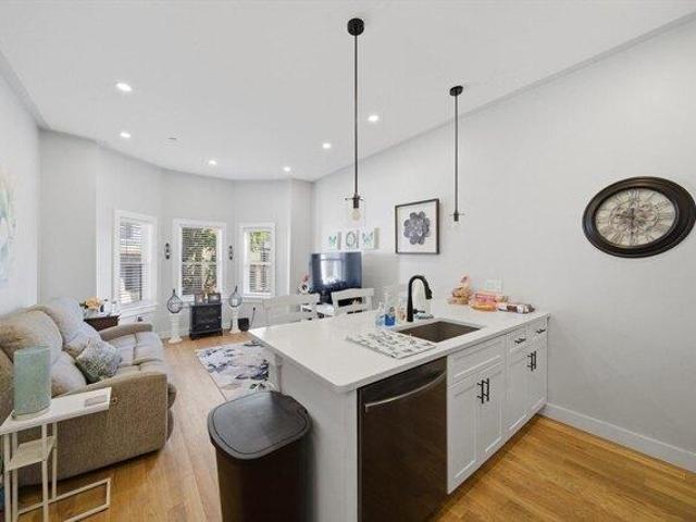 house with 7 bedroom, Boston MA ES105316405