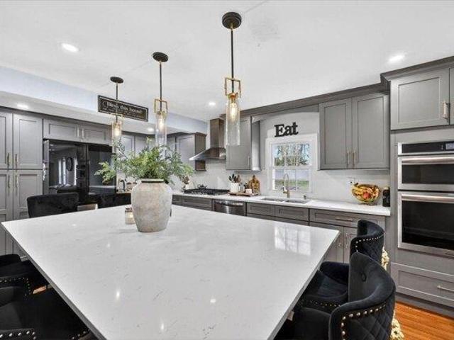 house with 7 bedroom, Brockton MA ES103222999