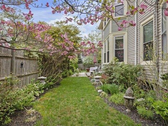 house with 7 bedroom, Brockton MA ES103807392