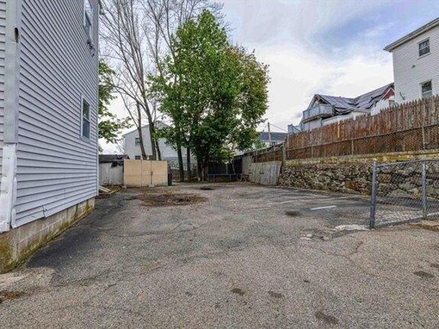 house with 7 bedroom, Brockton MA ES105092675